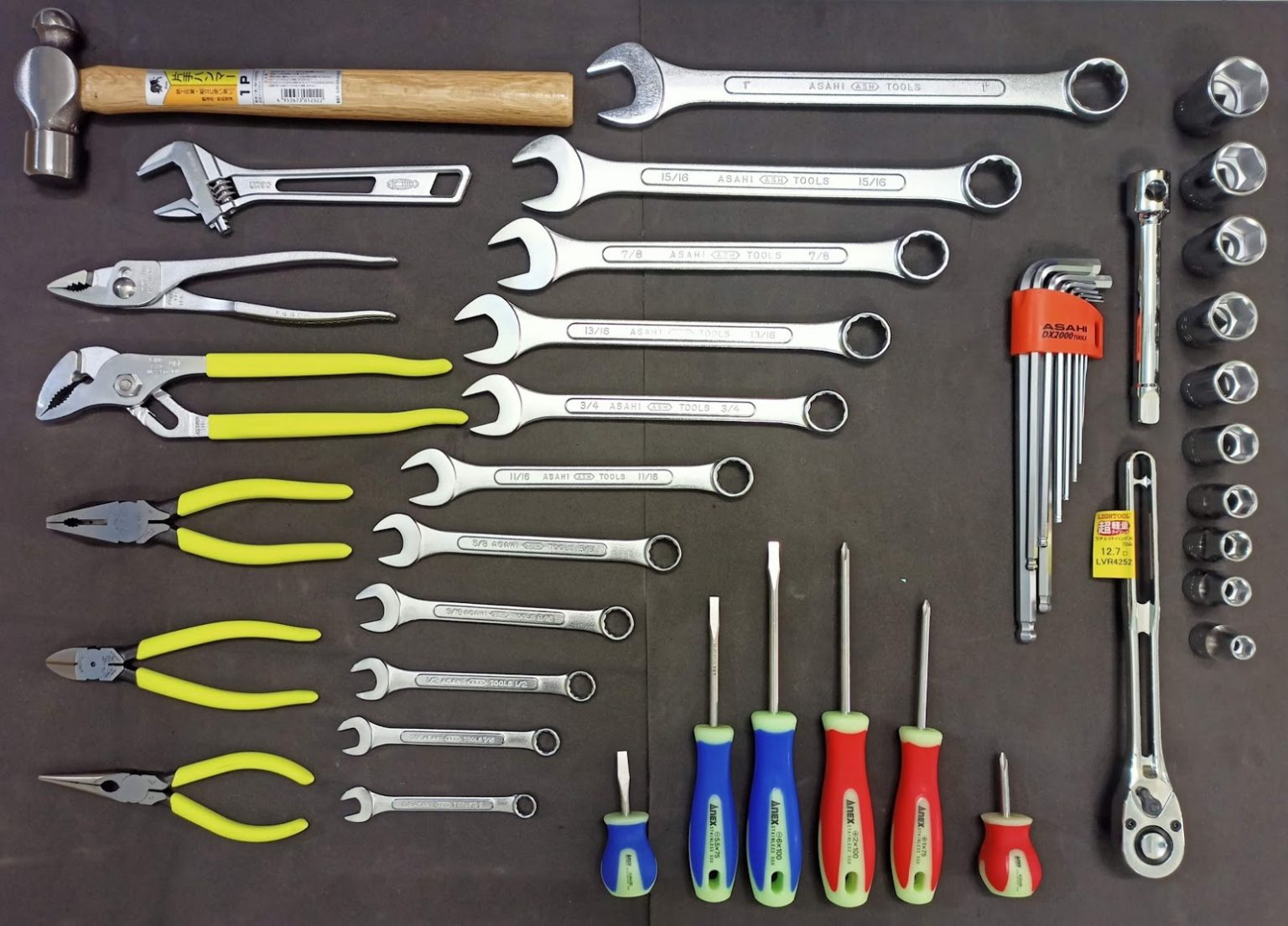 Hộp dụng cụ sửa chữa sách tay 45 chi tiết Tools Japan - TOOL JAPAN